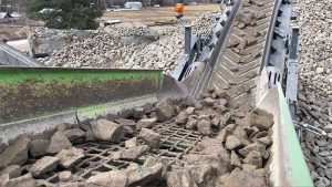 Mobile aggregate screening equipment for sale or rent